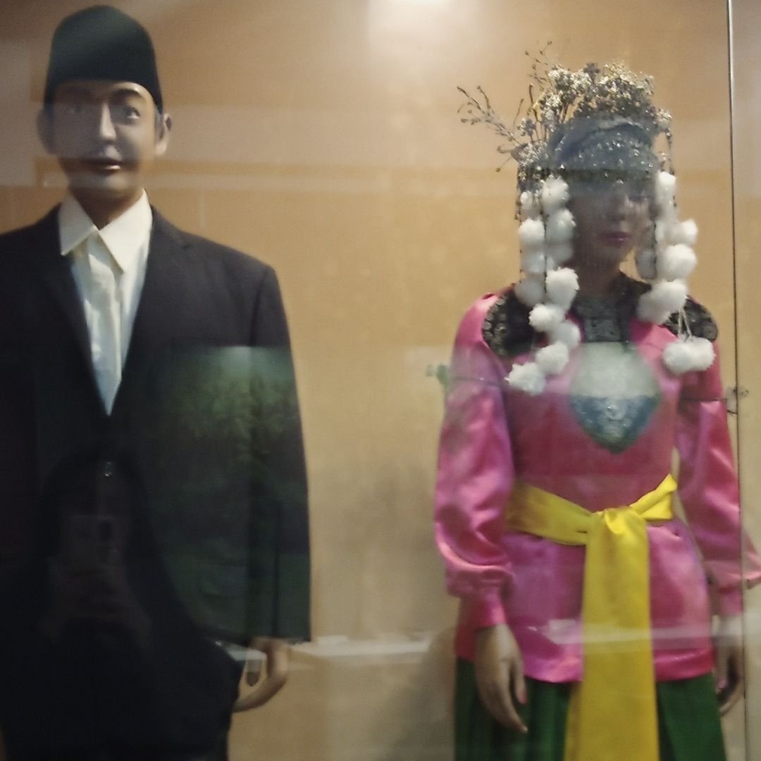 Baju adat karawang: Warisan budaya yang sarat makna - Tempat PKL Kuliah ...