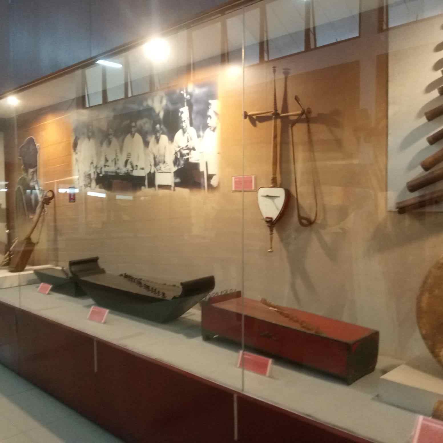 Kecapi: Alunan Harmoni dari Tanah Pasundan by Intan Nurmayanti - Tempat ...