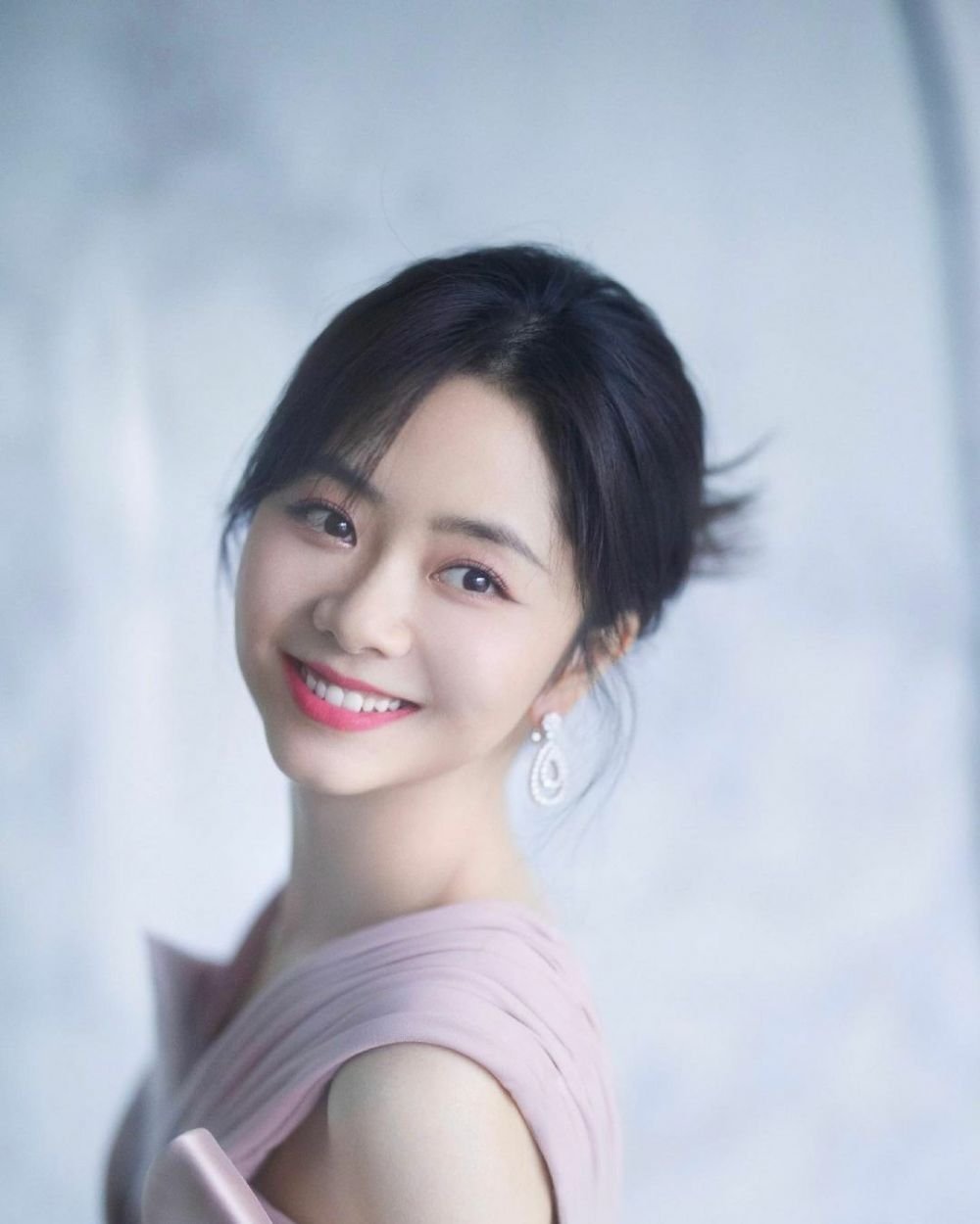 Biodata Tan Songyun: Aktris Berbakat yang Mencuri Hati Penonton by Hani ...